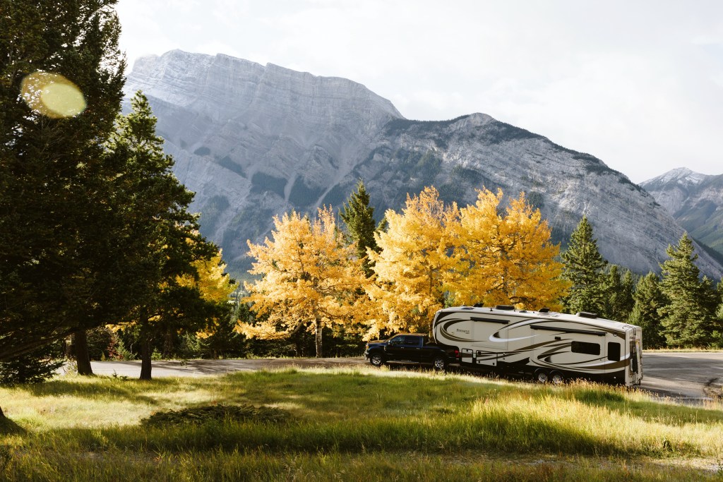 Top 9 Fall Weekend Getaways in Western Canada - Traveland RV Blog